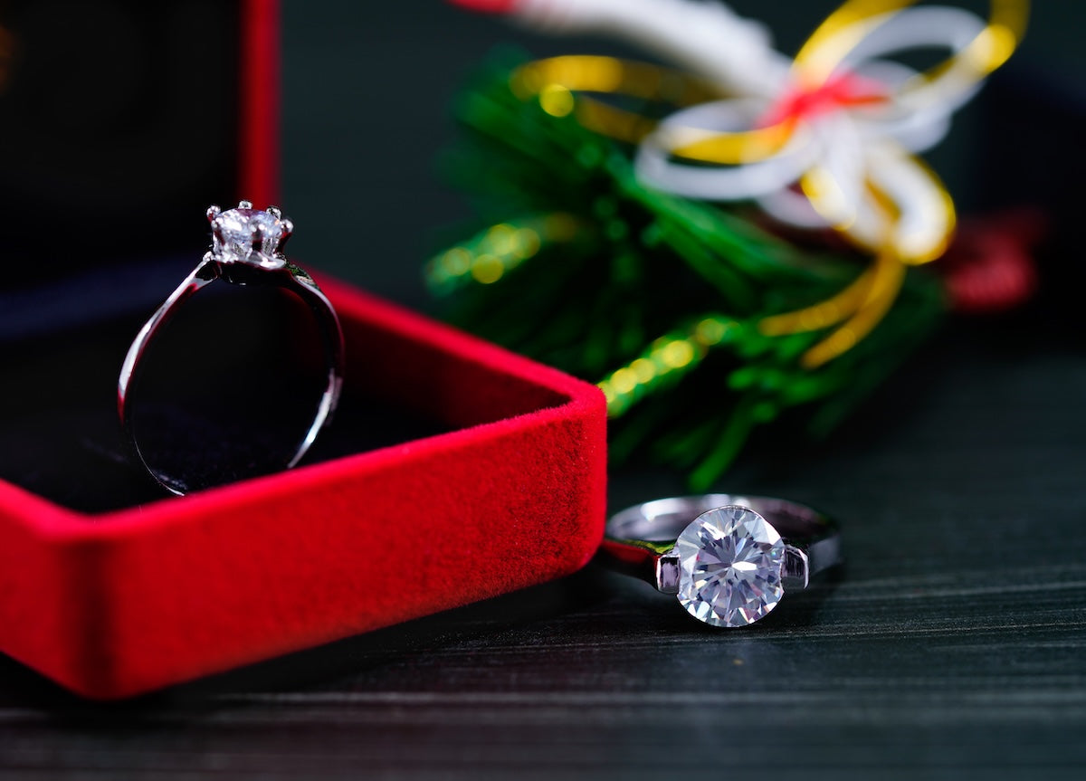 Last-Minute Holiday Jewelry Gifts 2025 | Scott Bonomo Diamond Setting
